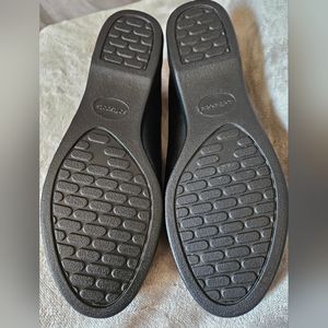 Softspots | Shoes | Softspots Black Venus Lite Woven Loafers | Poshmark